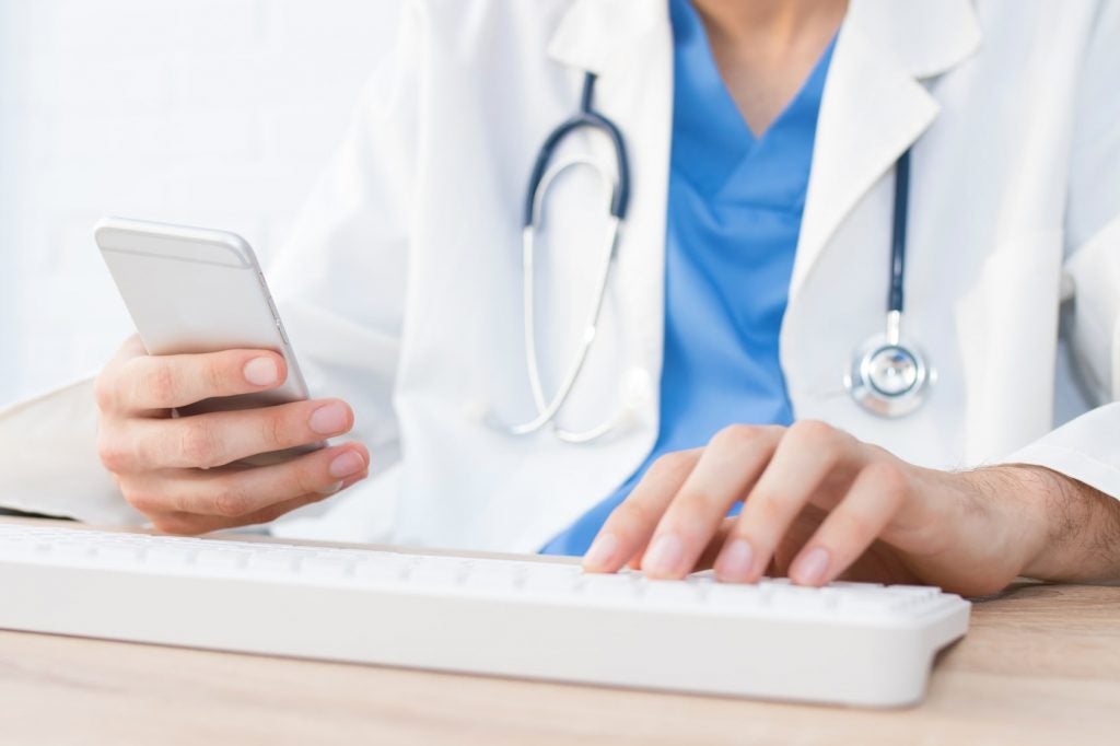 Conheça os benefícios de marcar consultas online – Nina